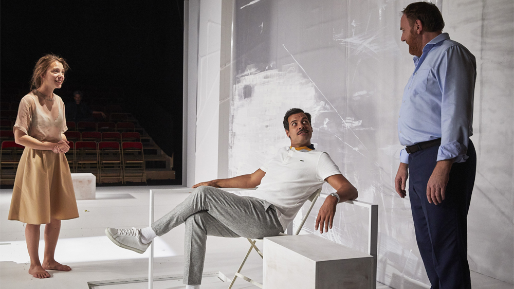 L'Heureux Stratagème par Emmanuel Daumas ・ Comédie-Française