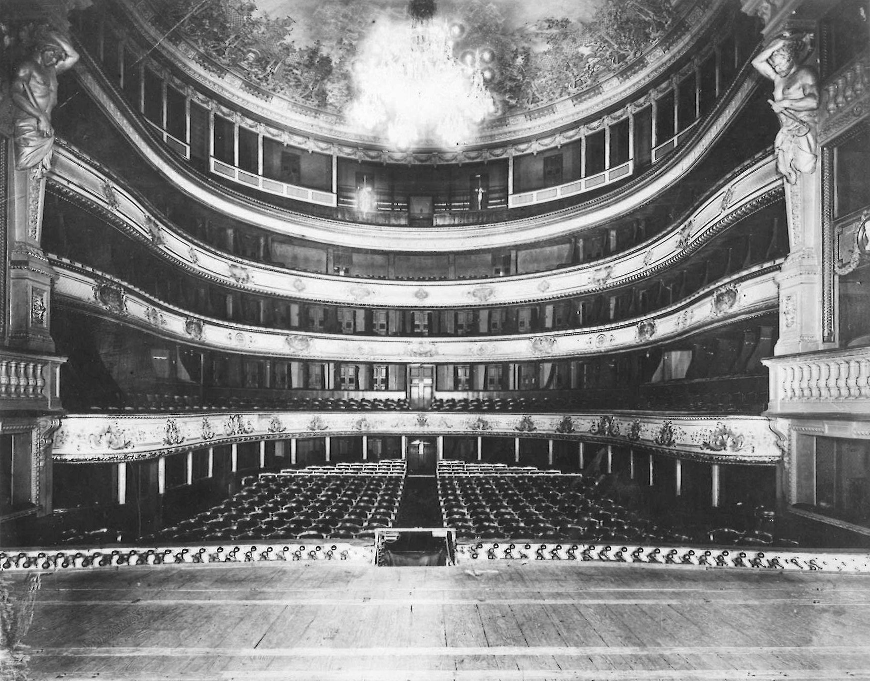 Au fil des plans : les travaux à la salle Richelieu ・ Comédie-Française